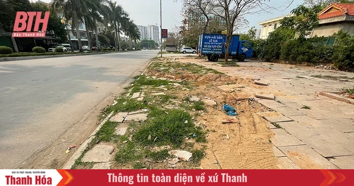 Một số điểm trên vỉa hè đường Bùi Khắc Nhất bị hư hỏng, xuống cấp