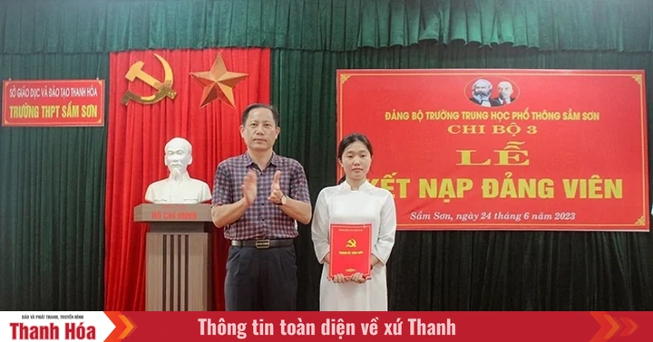 Quan tâm bồi dưỡng, kết nạp đảng viên từ học sinh ở Trường THPT Sầm Sơn